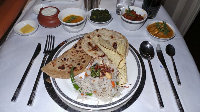 Singapore Airlines A380 First Class Suite SQ403 Delhi - Singapore ...