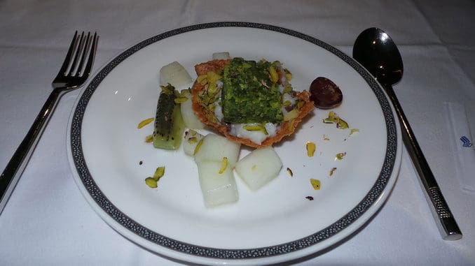 Singapore Airlines A380 First Class Suite SQ403 Delhi - Singapore ...