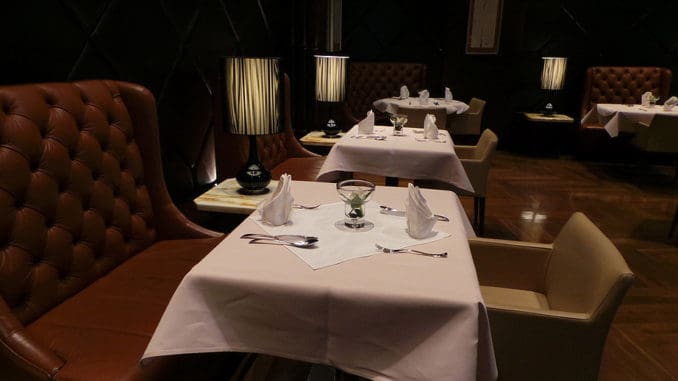 Singapore Airlines A380 First Class Suite SQ403 Delhi - Singapore ...