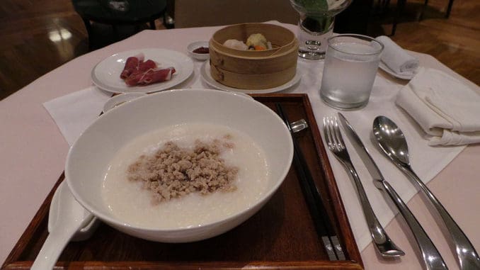 Singapore Airlines A380 First Class Suite SQ403 Delhi - Singapore ...