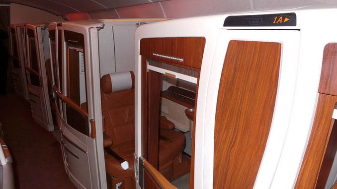 Singapore Airlines A380 First Class Suite SQ403 Delhi - Singapore ...