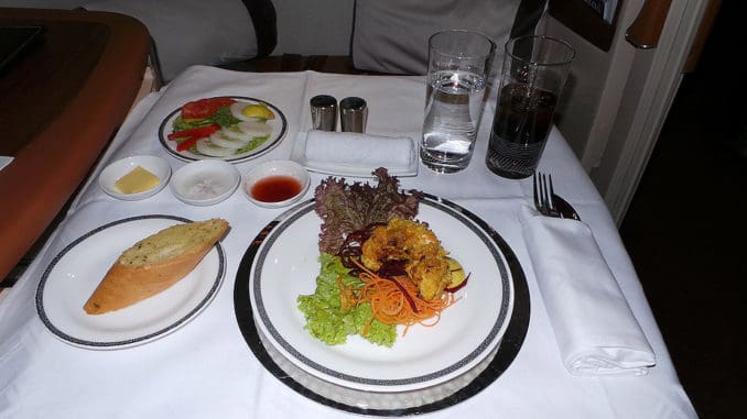 Singapore Airlines A380 First Class Suite SQ403 Delhi - Singapore ...