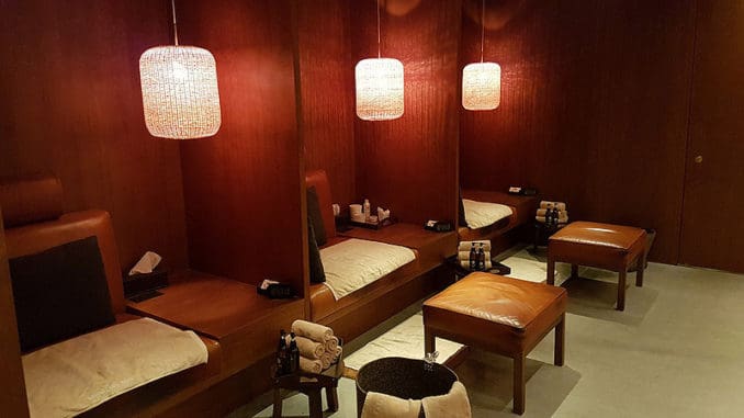 Review: Cathay Pacific The Pier New First Class Lounge - SamChui.com