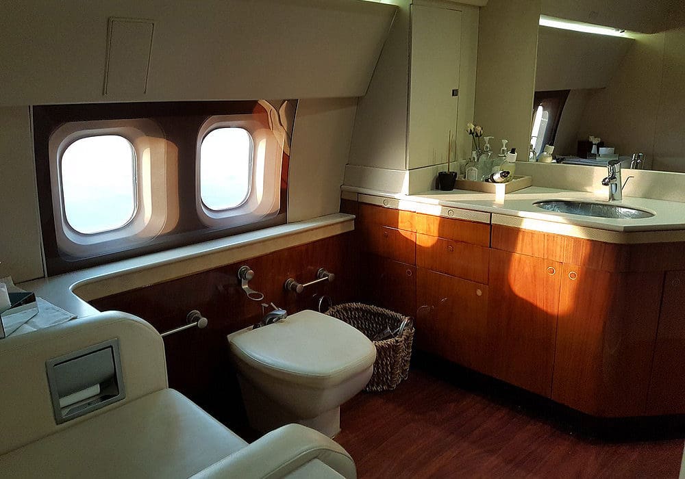 Flying the Presidential VIP Boeing 727 Private Jet! - SamChui.com