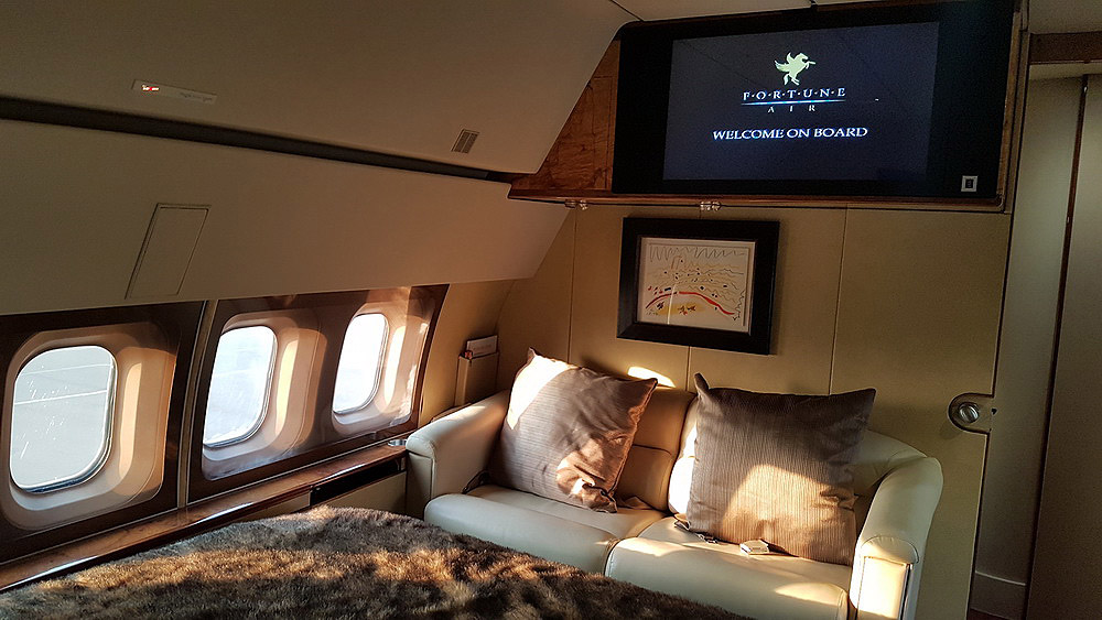 Flying the Presidential VIP Boeing 727 Private Jet! - SamChui.com