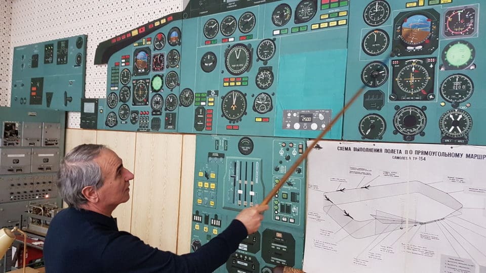 Flying a Tupolev Tu-154 Flight Simulator in Russia! - SamChui.com