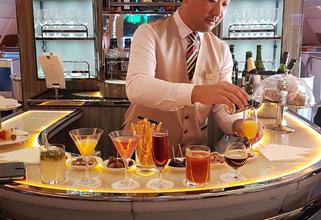 The new Emirates A380 Onboard Lounge - SamChui.com