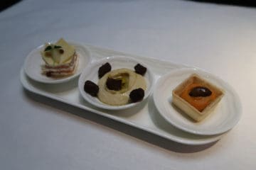 Review: Emirates New First Class Suite on B777-300/ER - SamChui.com