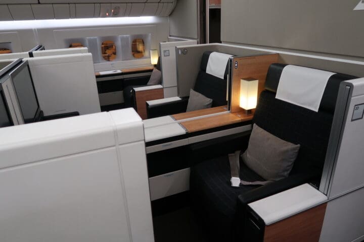 Review: Swiss B777 First Class Suite - SamChui.com