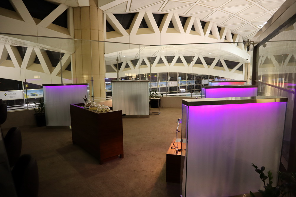 Review: Saudia AlFursan Lounge Riyadh - SamChui.com