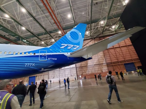 Boeing unveils 777X to its employees - SamChui.com