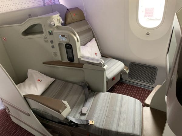 Review: Biman Bangladesh Boeing 787 - SamChui.com