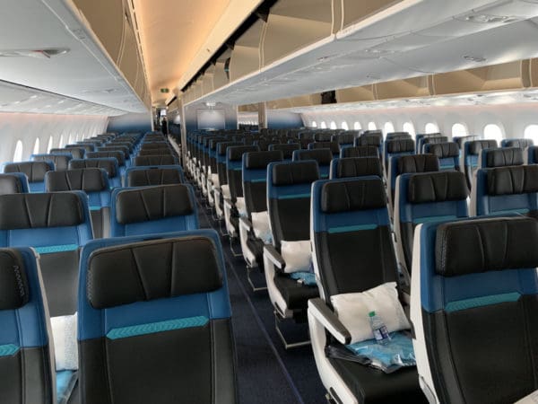 Review: WestJet B787 Flying Experience - SamChui.com