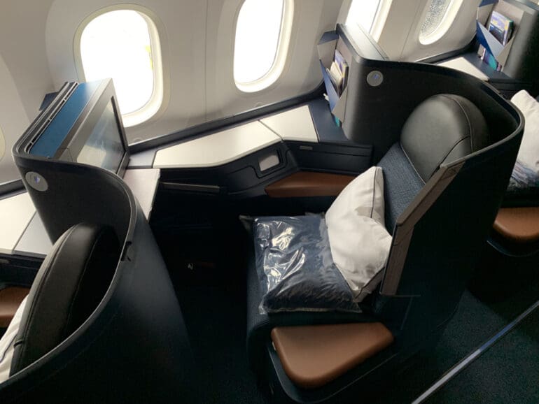 Review: WestJet B787 Flying Experience - SamChui.com