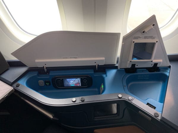 Review: WestJet B787 Flying Experience - SamChui.com