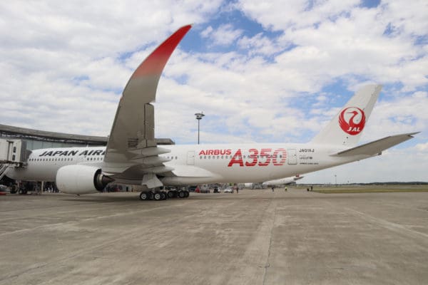 Japan Airlines takes delivery of first A350 XWB - SamChui.com