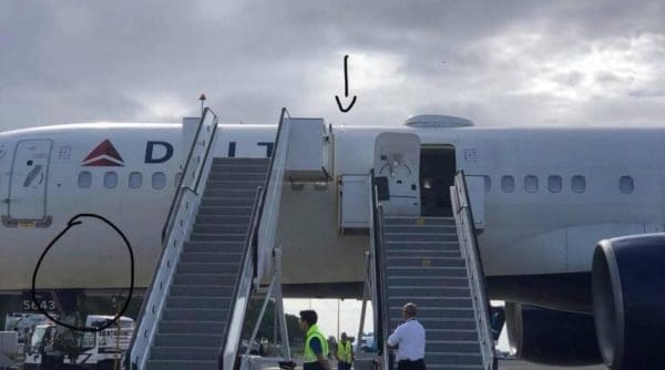 Hard Landing Damages Delta Air Lines Boeing 757 - SamChui.com