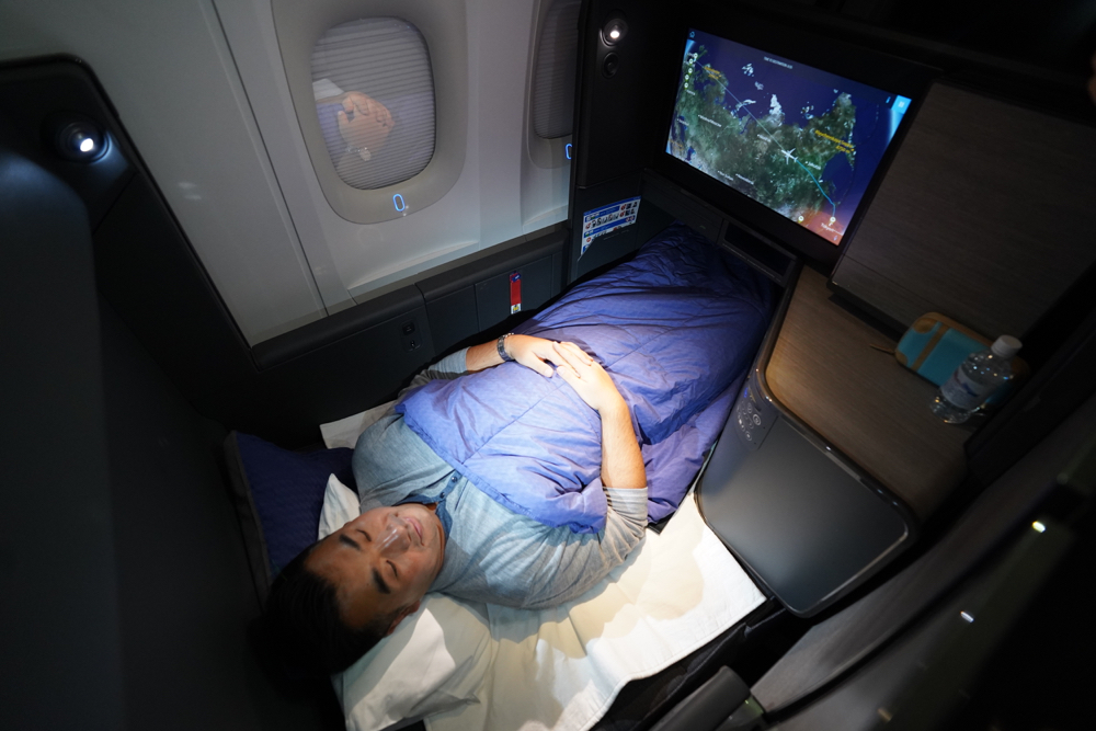 Review: ANA New Business Class "The Room" - SamChui.com
