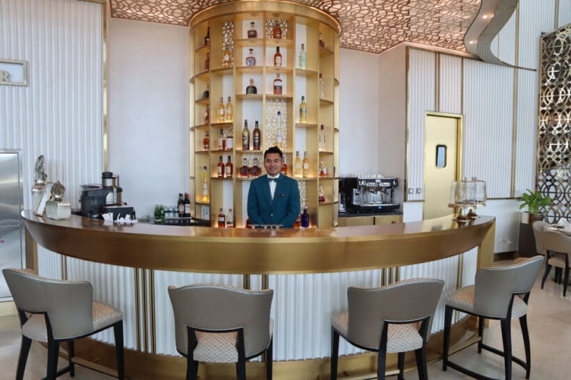 Review: Oman Air First Class B787-9 Muscat to London - SamChui.com