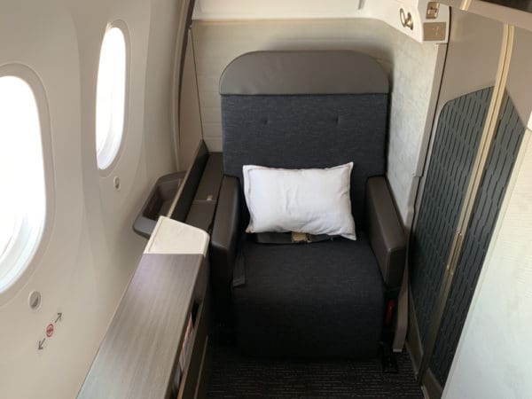 Review: Oman Air First Class B787-9 Muscat to London - SamChui.com