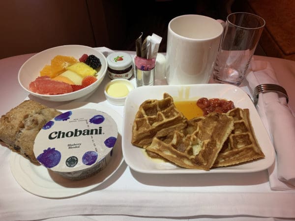 Review: Emirates Business Class A380 LAX to Dubai - SamChui.com