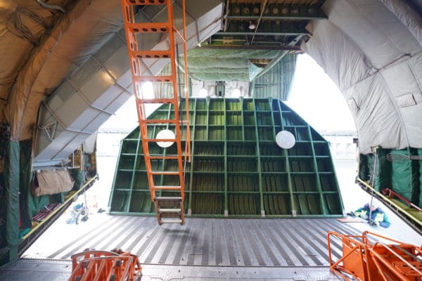 Flying Volga Dnepr Antonov An-124 Cargo Transporter - SamChui.com