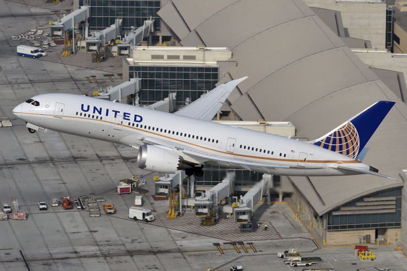United Dreamliner Boeing 787 Windshield Cracks Mid Flight