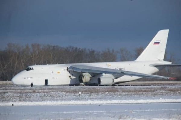 Antonov An-124 Runs Off Runway in Siberia After Dual Failures - SamChui.com