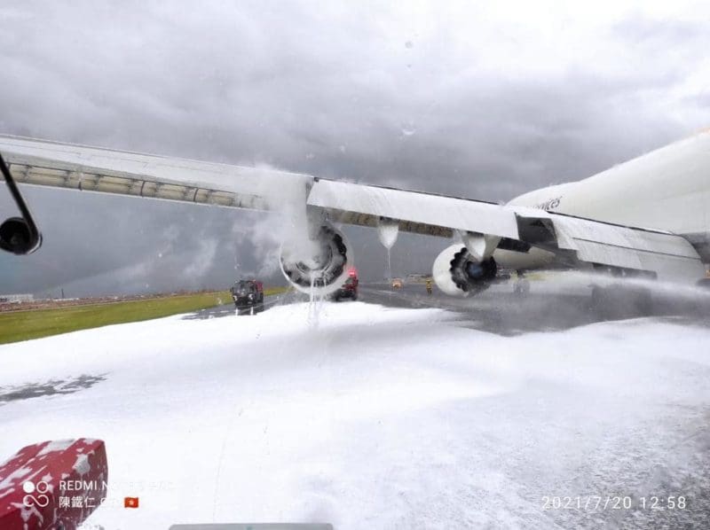 UPS Boeing 747-8 Returns to Hong Kong After Engine Fire - SamChui.com