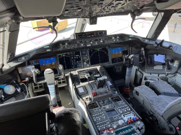 Exclusive: Inside the Experimental Boeing 777X - SamChui.com