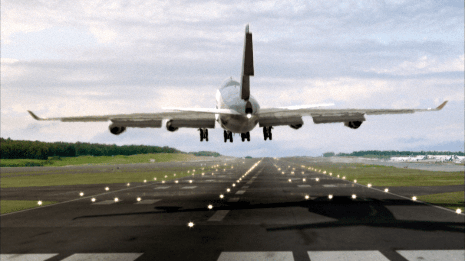 Miracle On Northwest Airlines Flight 85 - How 4 Pilots Saved 404 Lives?