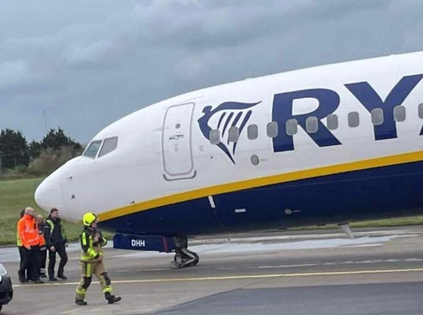Ryanair Boeing 737 Suffers Nose Gear Failure in Dublin