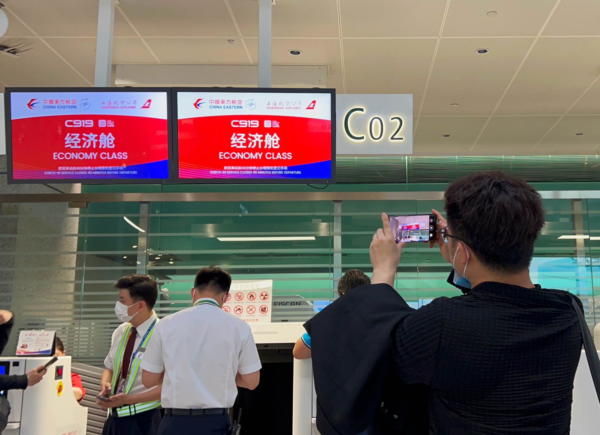 COMAC C919 Operates Maiden Commercial Flight