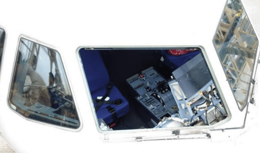 Miracle of Sichuan Airlines Flight 8633 - Pilot Sucked Out of the Cockpit