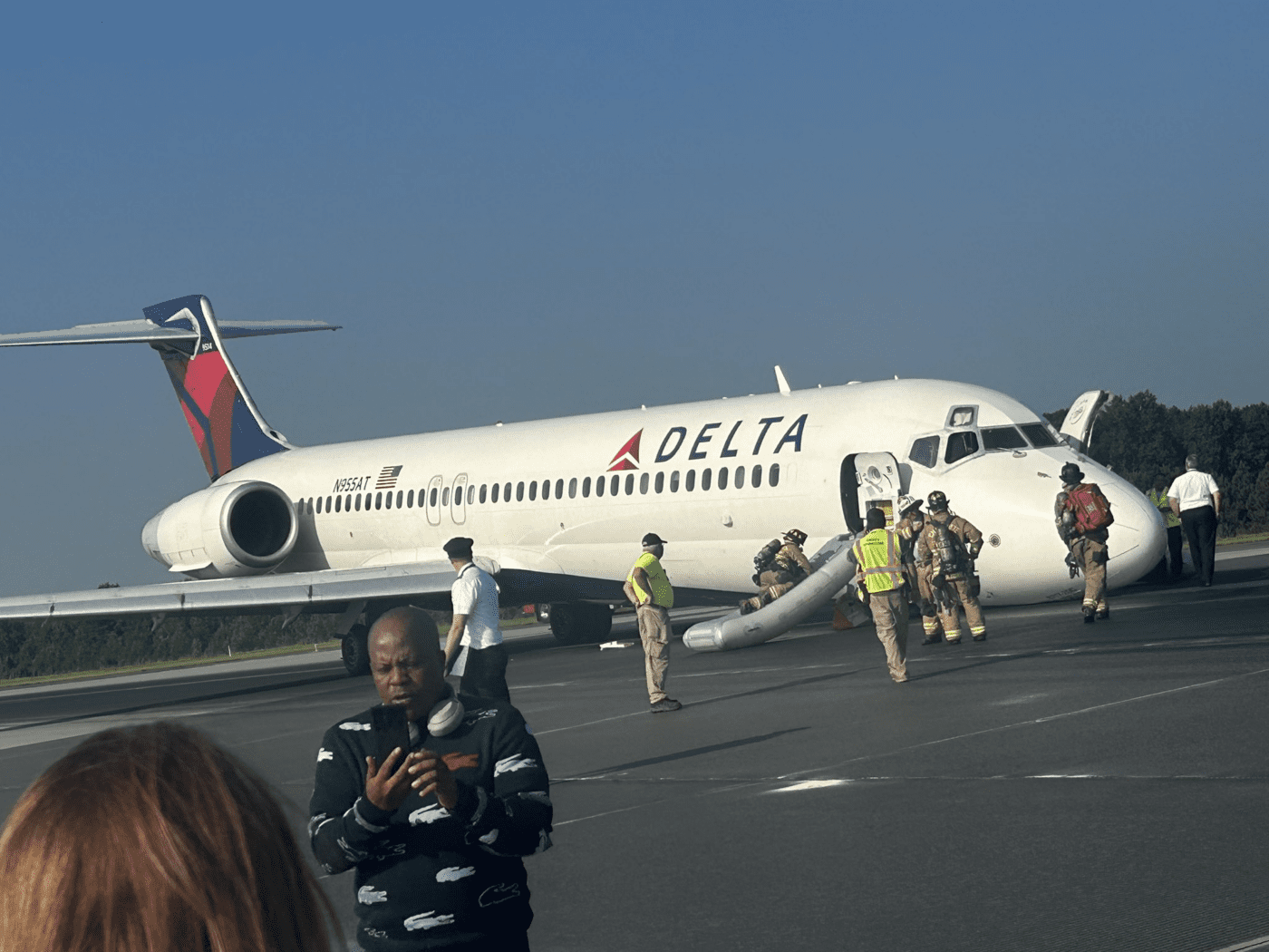 Delta Air Lines Boeing 717 Lands Without Nose Gear