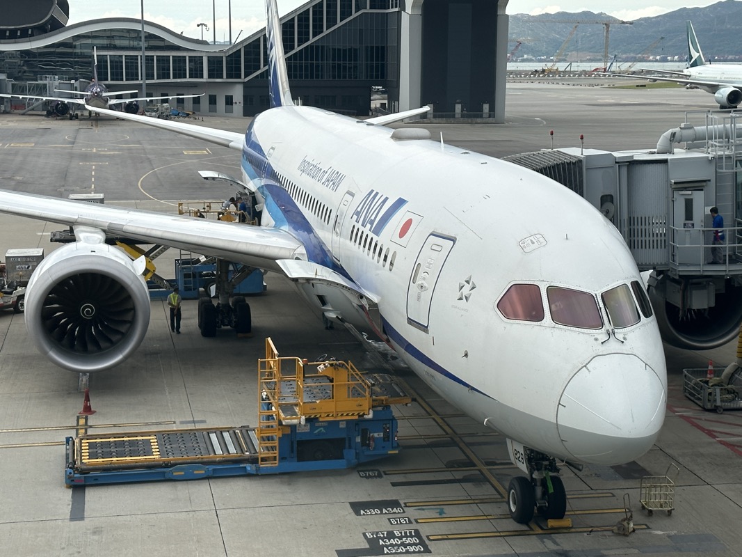 Trip Report: ANA B787 Economy Middle Seat to B777 Widest Business Suite