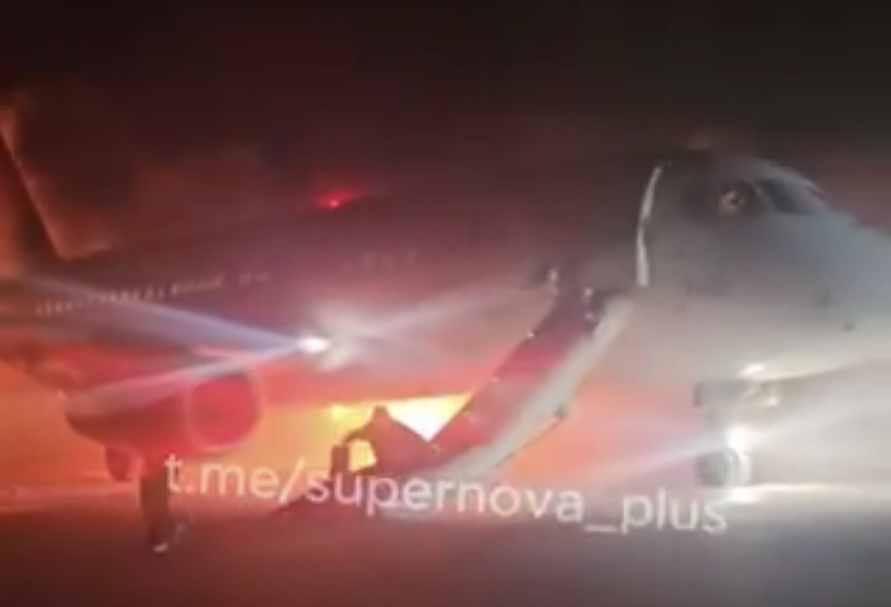 Sukhoi Superjet Catches Fire on Landing in Antalya - SamChui.com
