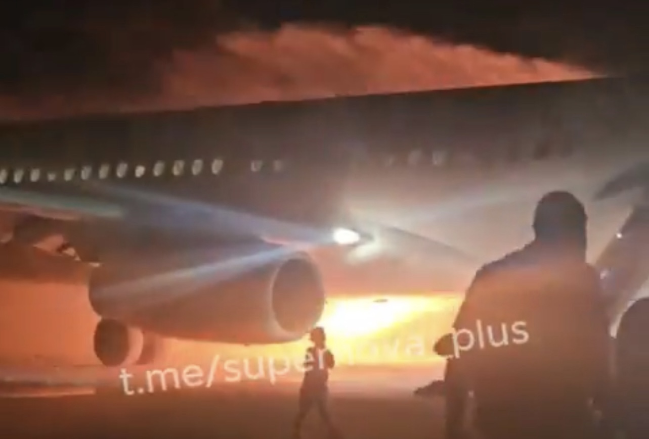 Sukhoi Superjet Catches Fire on Landing in Antalya - SamChui.com