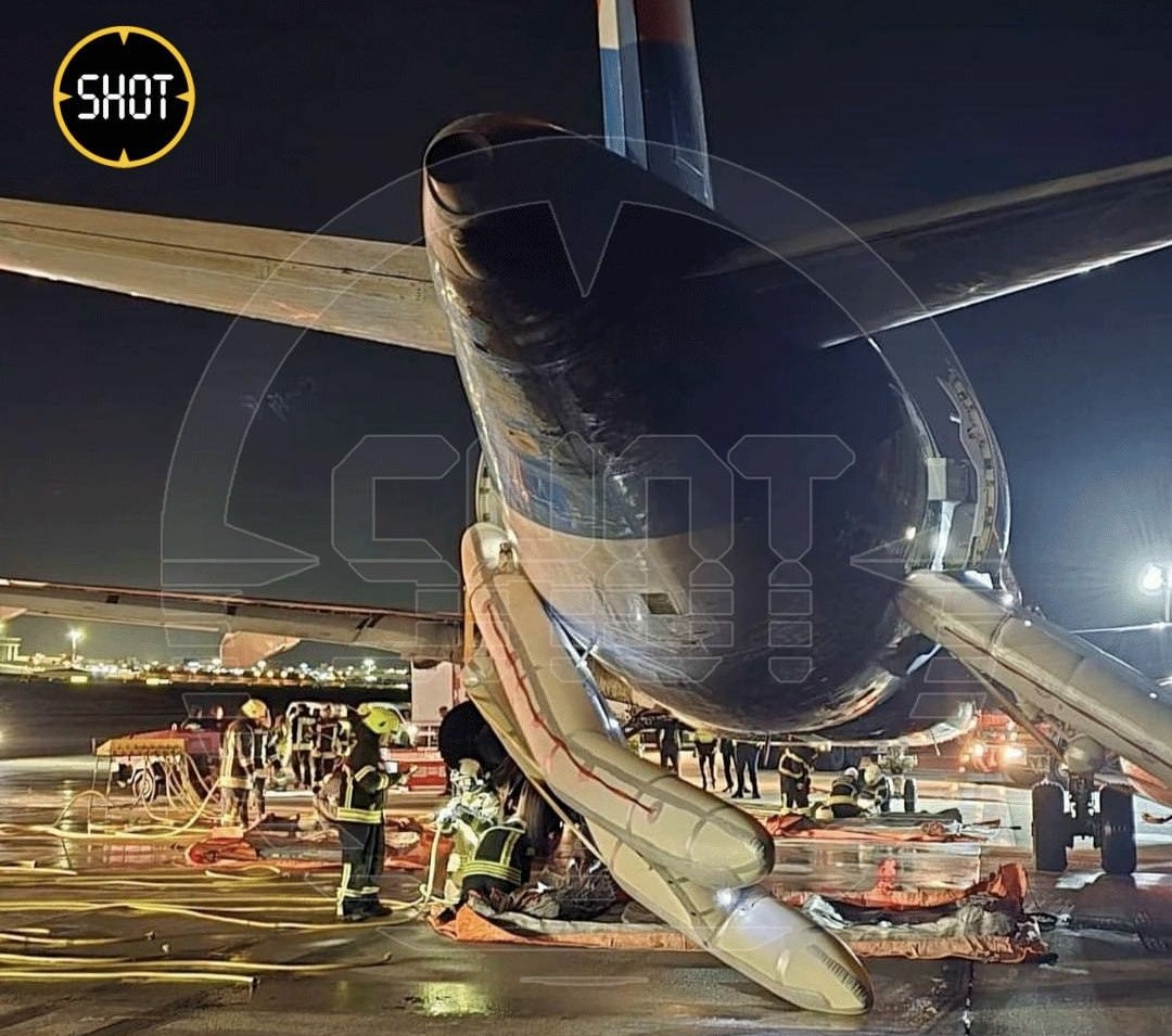 Sukhoi Superjet Catches Fire on Landing in Antalya - SamChui.com