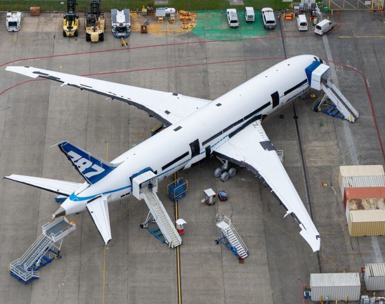 First Boeing 777-300ER Freighter Conversion Begins - SamChui.com