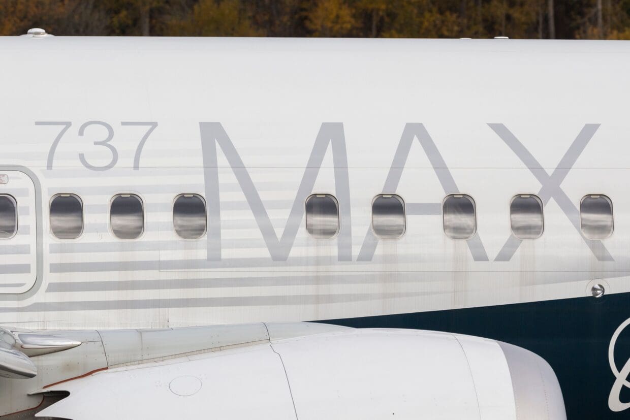 United B757 Loses Tire on Takeoff + FAA Orders B737 Inspection